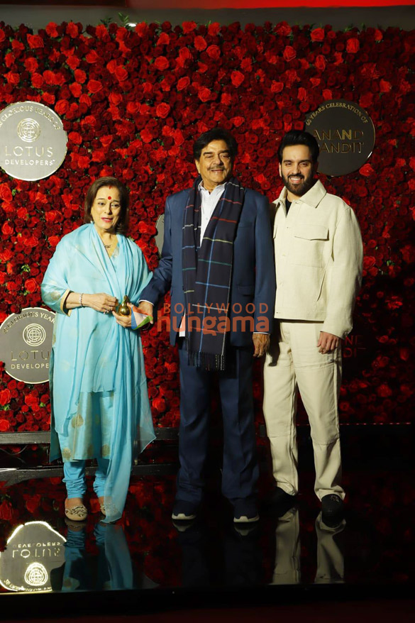 Photos Shah Rukh Khan, Kajol and others attend Anand Pandit’s birthday bash 99008 (8) | Poonam ...