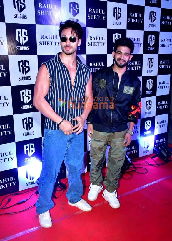 Photos Tiger Shroff, Mouni Roy and others snapped at launch of Rahul ...