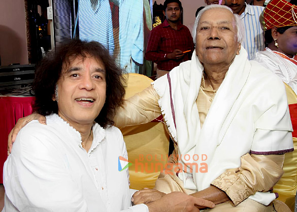 Photos: Sonu Nigam pays homage to the late legendary musician Ustad ...