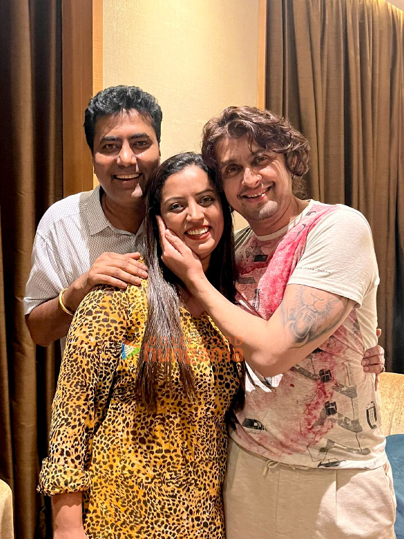 Photos Sonu Nigam pays homage to the late legendary musician Ustad ... Photos Sonu Nigam pays homage to the late legendary musician Ustad ...