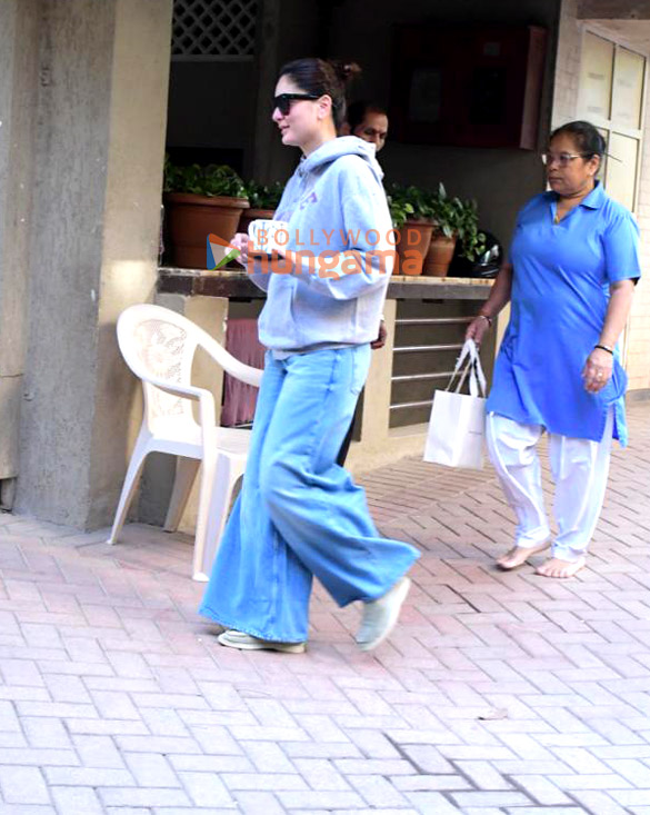 Photos Kareena Kapoor Khan spotted outside her residence in Bandra (4 ...