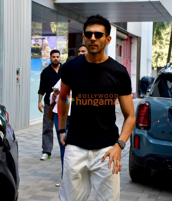 Photos: Kartik Aaryan and Sharvari Wagh snapped at T-Series office ...