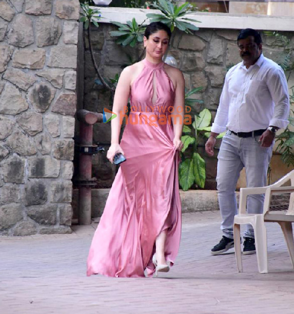 Photos Kareena Kapoor Khan snapped outside her residence in Bandra (6 ...