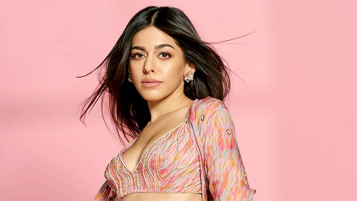 Lights! Camera! Pose! Alaya F's gorgeous promotional look - Bollywood Hungama