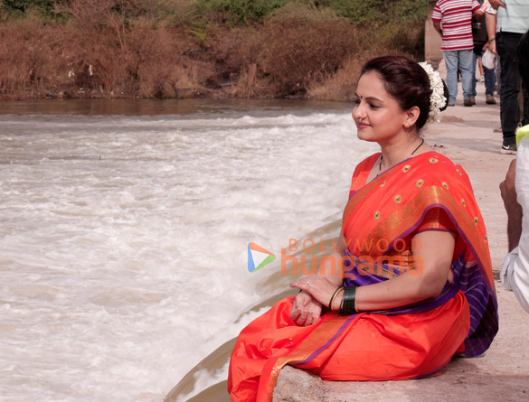 Kaam Chalu Hai Movie Stills - Bollywood Hungama Kaam Chalu Hai Movie Stills - Bollywood Hungama