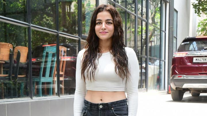 Wamiqa Gabbi flashes her pretty smile for paps as she gets clicked ...