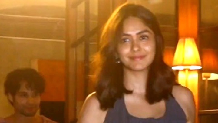 Mrunal Thakur & Siddhant Chaturvedi get papped outside a Mumbai ...