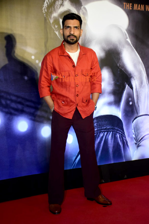 Photos Ananya Panday, Alaya F and other grace the premiere of Chandu ...