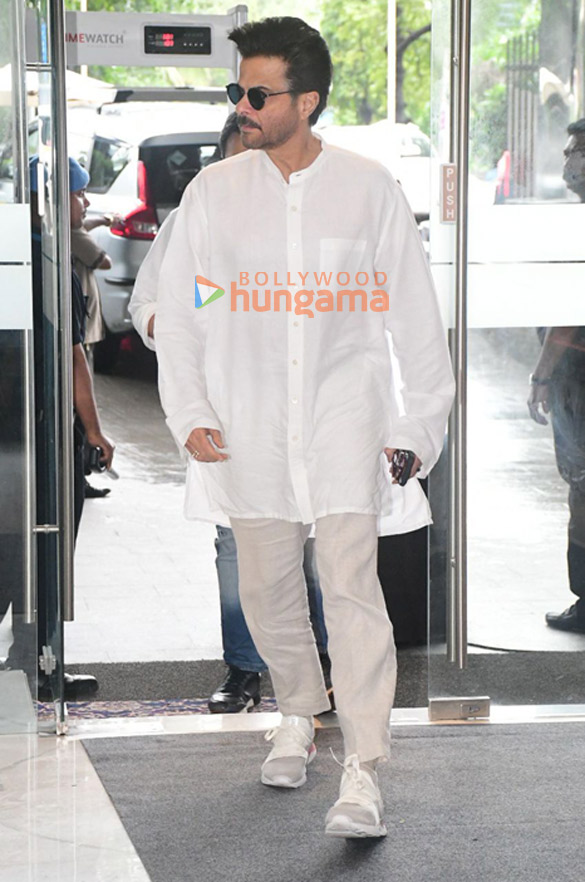 Photos: Celebs attend the prayer meet of Krishan Kumar’s daughter ...