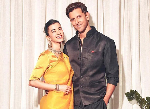 Saba Azad poses with Hrithik Roshan and family in a heartwarming family ...