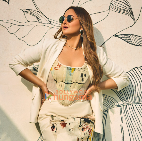 Sonakshi Sinha Photos, Images, HD Wallpapers, Sonakshi Sinha HD Images ...