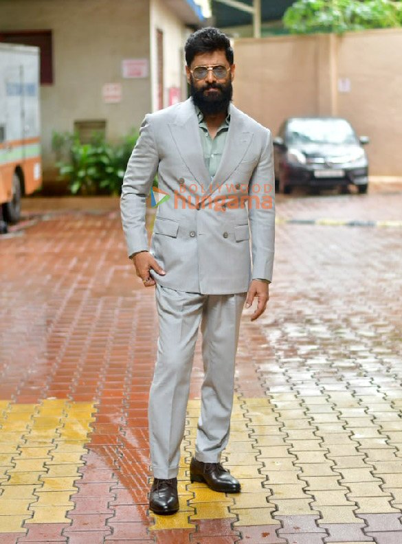 Photos Chiyaan Vikram and Malavika Mohanan snapped during Thangalaan ...