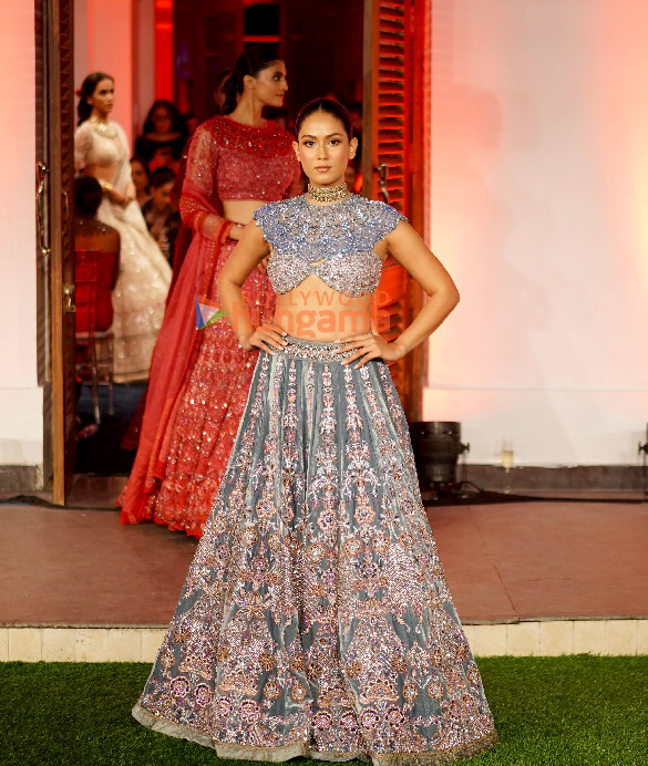 Photos Mira Rajput Kapoor walks the ramp at a fashion show in Delhi (1 ...