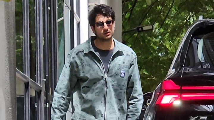 Ibrahim Ali Khan waves at paps in his cool casual as he steps out in ...