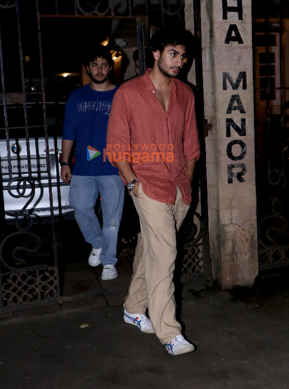 Photos Salman Khan, Shilpa Shetty, Gauri Khan and others snapped outside Malaika Arora’s father ...