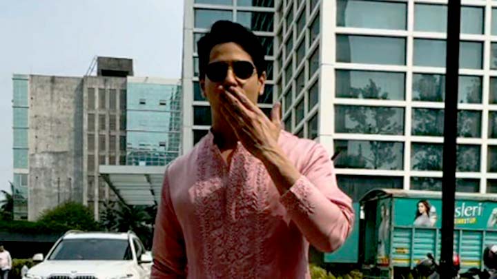 Siddharth Malhotra In Kukkad In Black Shirt