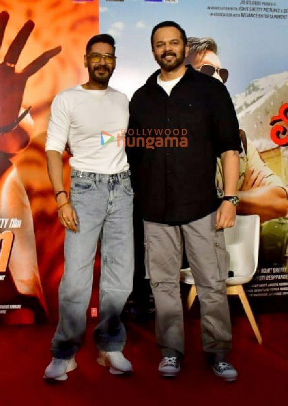 Photos: Ajay Devgn and Rohit Shetty snapped at a multiplex screening Singham part 1 to interact ...