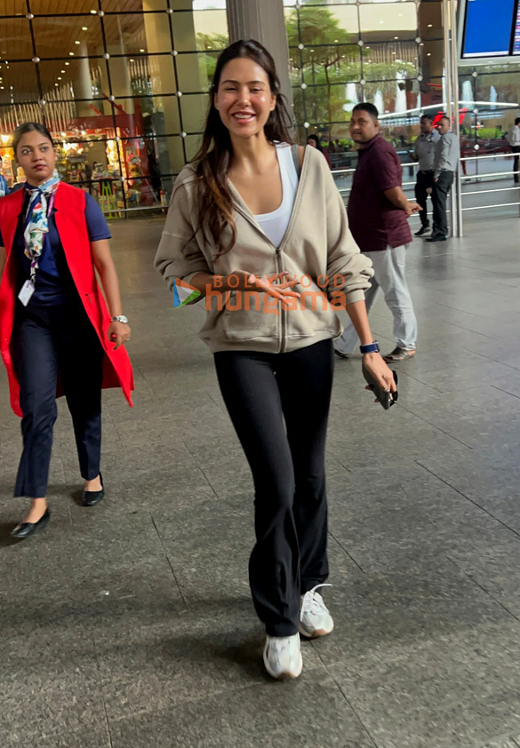 Photos Kartik Aaryan, Raashii Khanna and Sonam Bajwa snapped at the ...