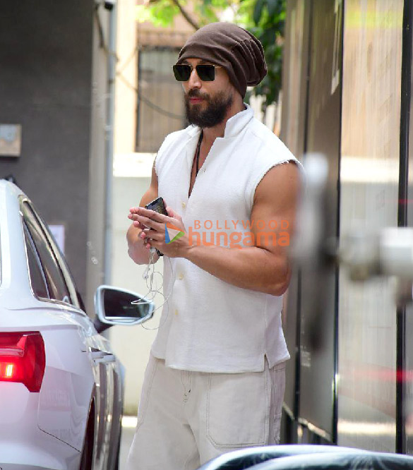 Photos: Tiger Shroff snapped in Bandra | Parties & Events - Bollywood ...
