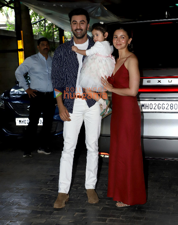 Photos Ranbir Kapoor and Alia Bhatt snapped with daughter Raha (1 ...