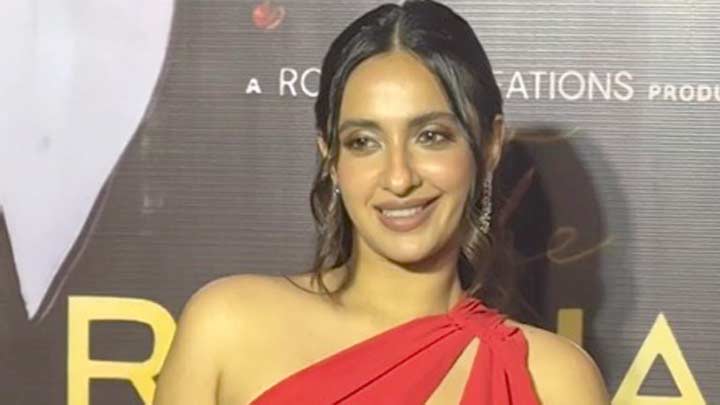 Ranjan sisters are so adorable! Anushka Ranjan & Akansha Ranjan Kapoor ...