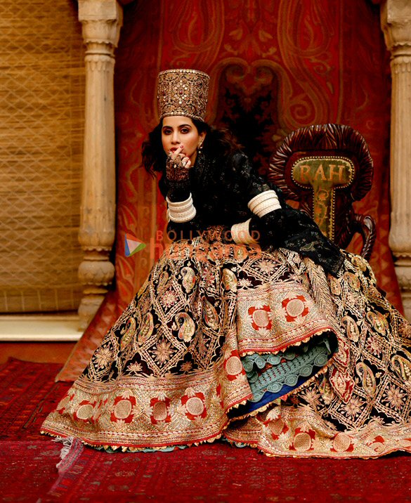 Uorfi Javed Photos, Images, HD Wallpapers, Uorfi Javed HD Images ...