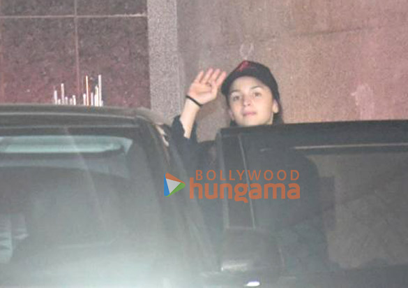 Photos Alia Bhatt snapped outside a dance class in Bandra (4) | Alia ...