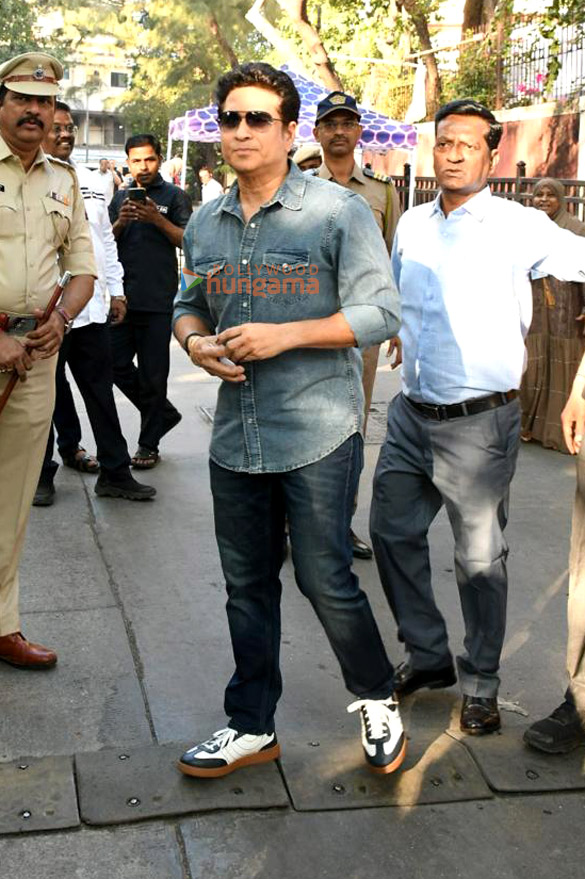 Photos: Sachin Tendulkar snapped outside voting booth in Bandra ...