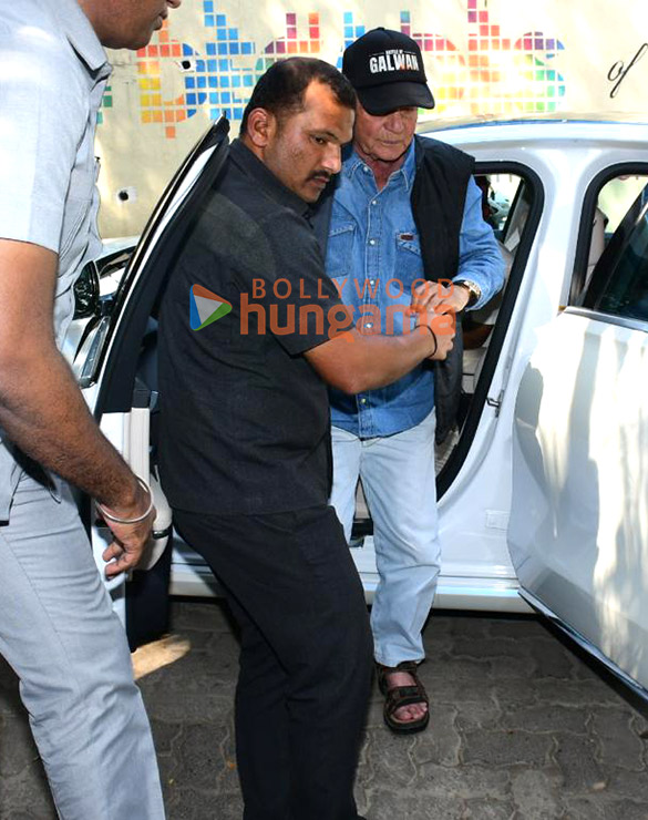 Photos: Salim Khan, Helen and others snapped at Olive Bar and ...