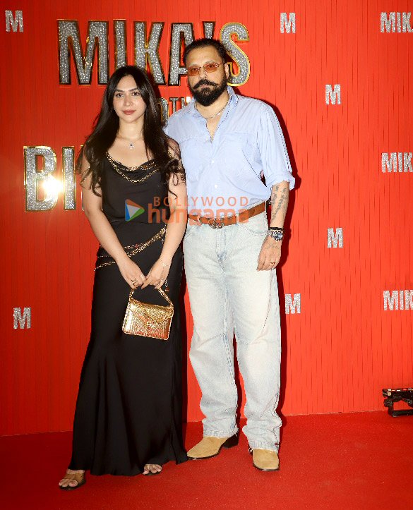 Photos Hema Malini, Anupam Kher, Sonu Nigam, Iulia Vantur and others ...