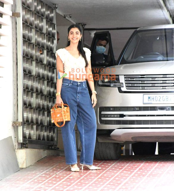 Photos Pooja Hegde snapped at Matrix Studio (2) | Pooja Hegde Images ...